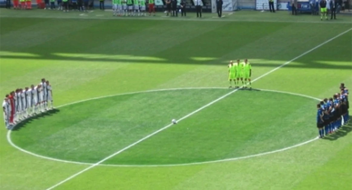 Minuto di raccoglimento sui campi di calcio per le vittime del ... Minuto di raccoglimento sui campi di calcio per le vittime del ...