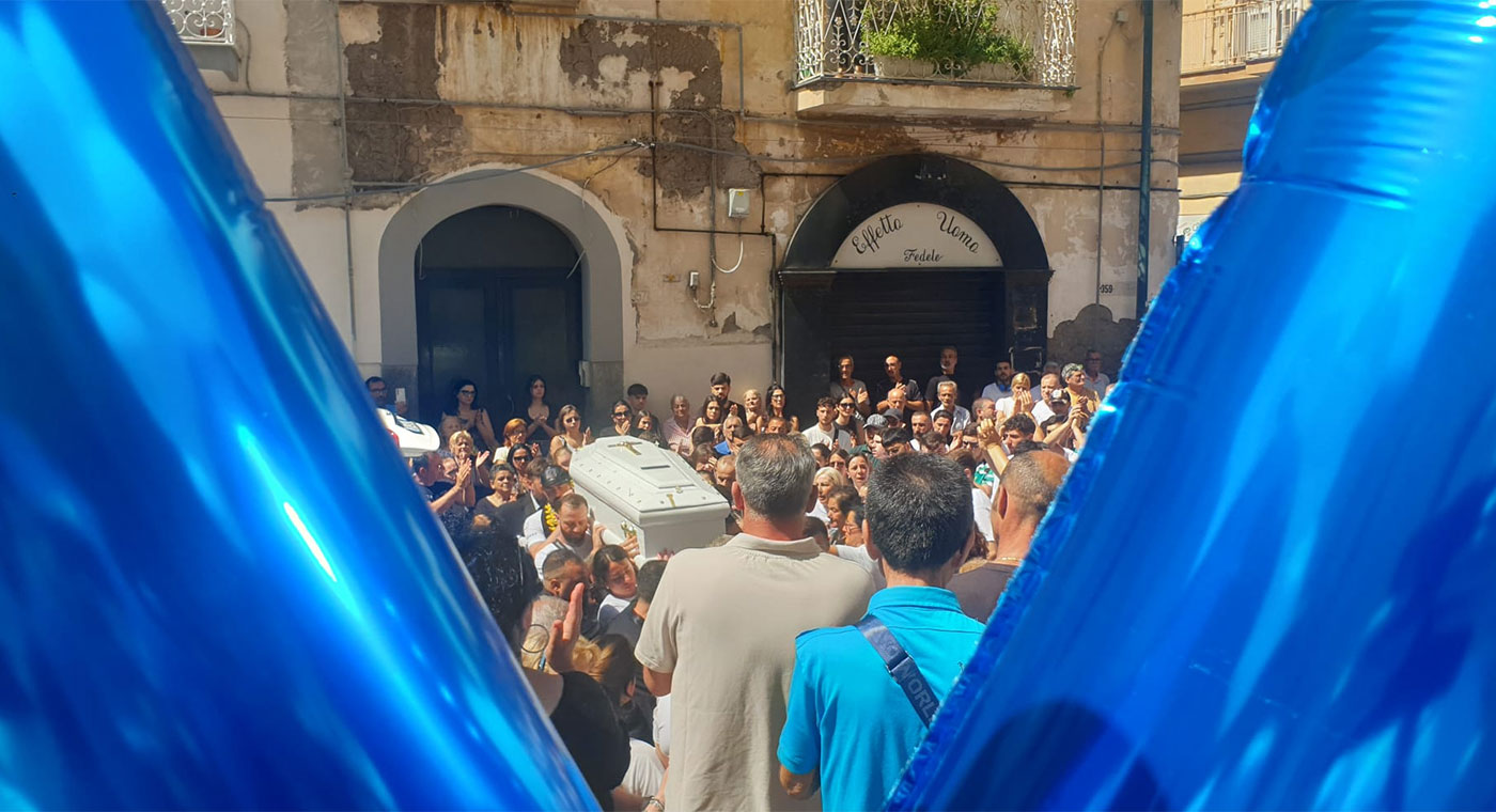 Torre Annunziata - La città si ferma per l'ultimo saluto al giovane ...